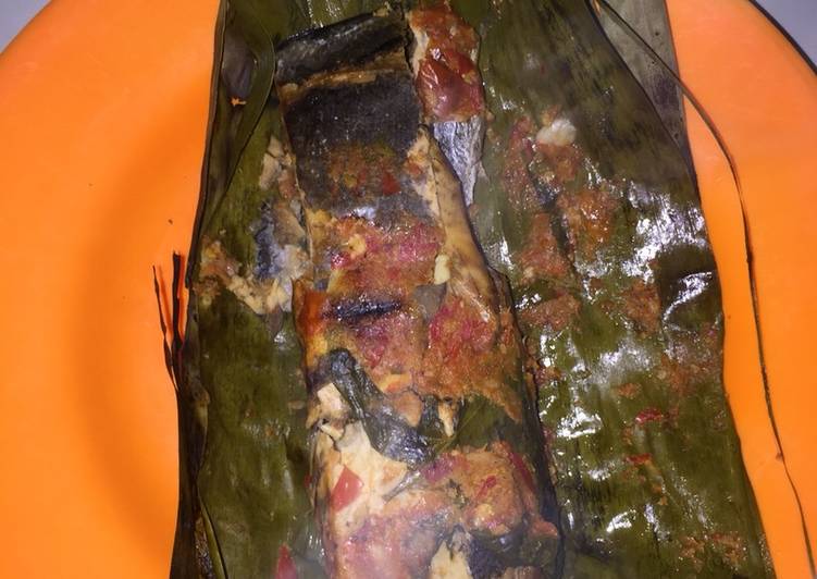 Pepes Bakar Ikan Tuna Bumbu Tomat Budaya Indonesia